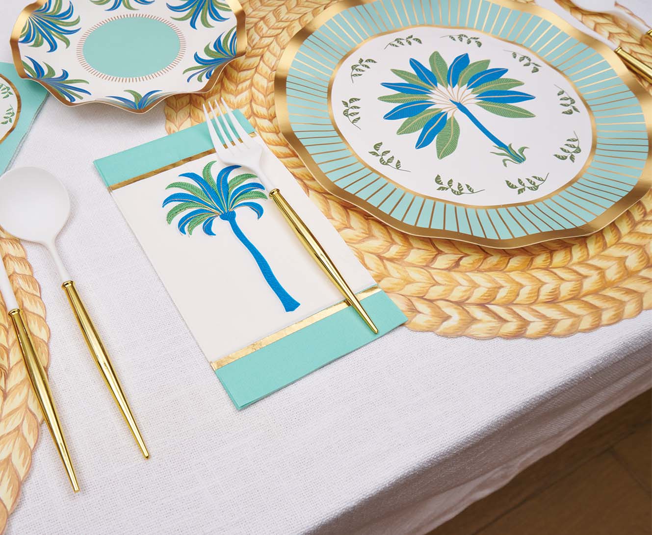 Preppy Palm Table Setting – Sophistiplate LLC